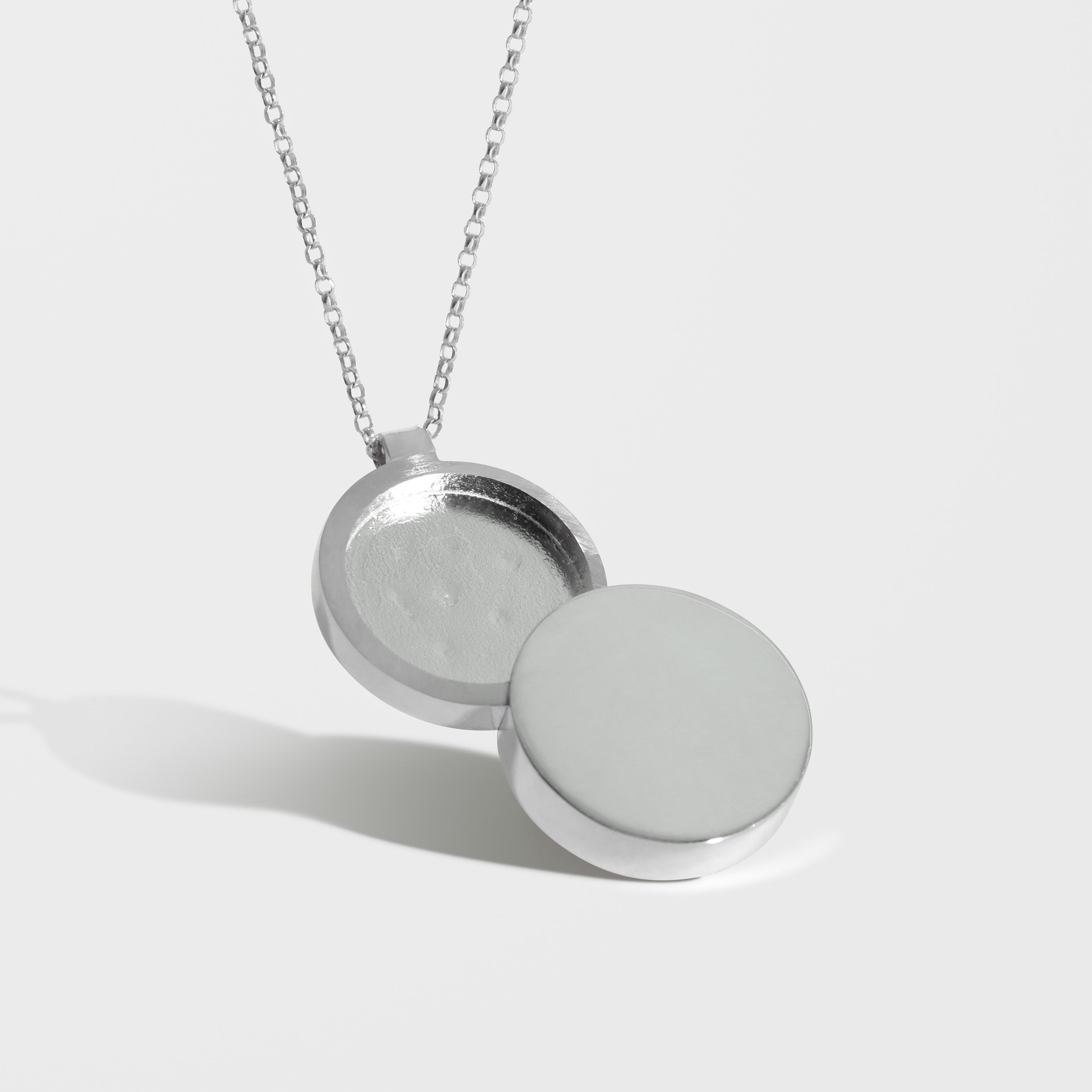 SMALL SILVER ECLIPSE LOCKET – Ferian